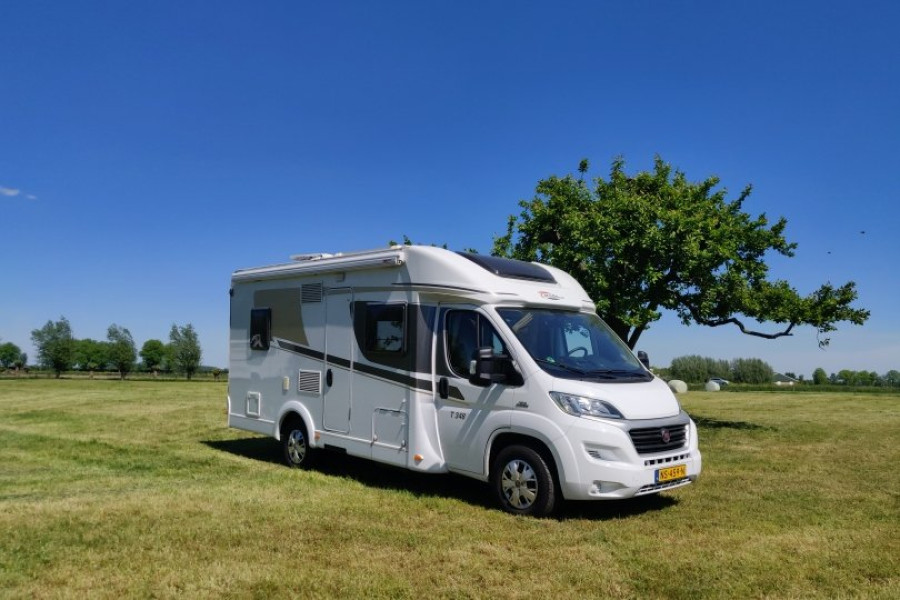 Half-integraal camper | Fiat Carado T348 huren | Compacte Campers